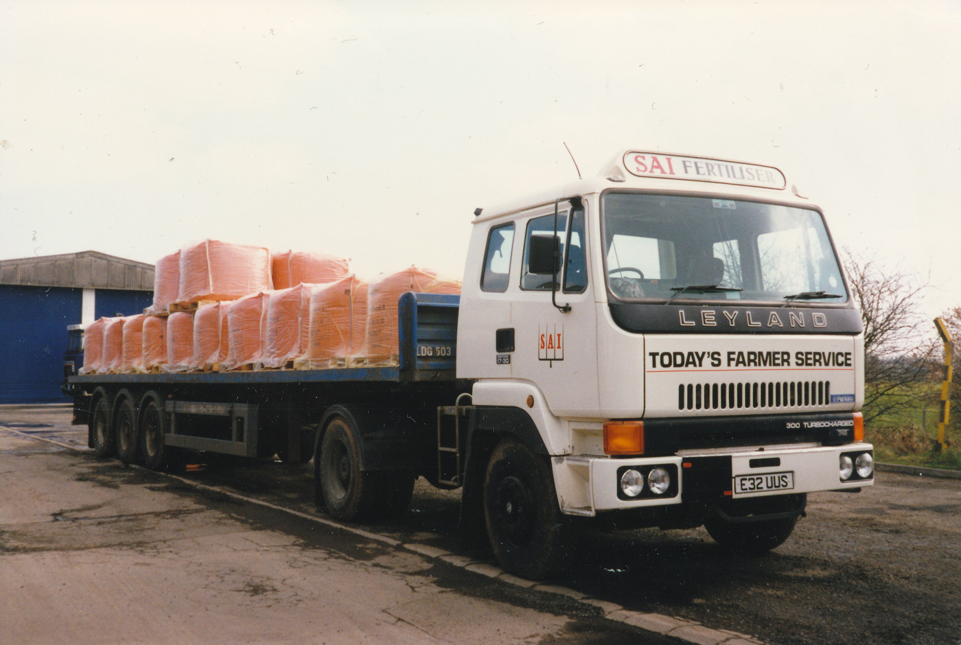 Photo: E32UUS Leyland 300 SRS Contract/S.A.I. | Scottish Road Services ...