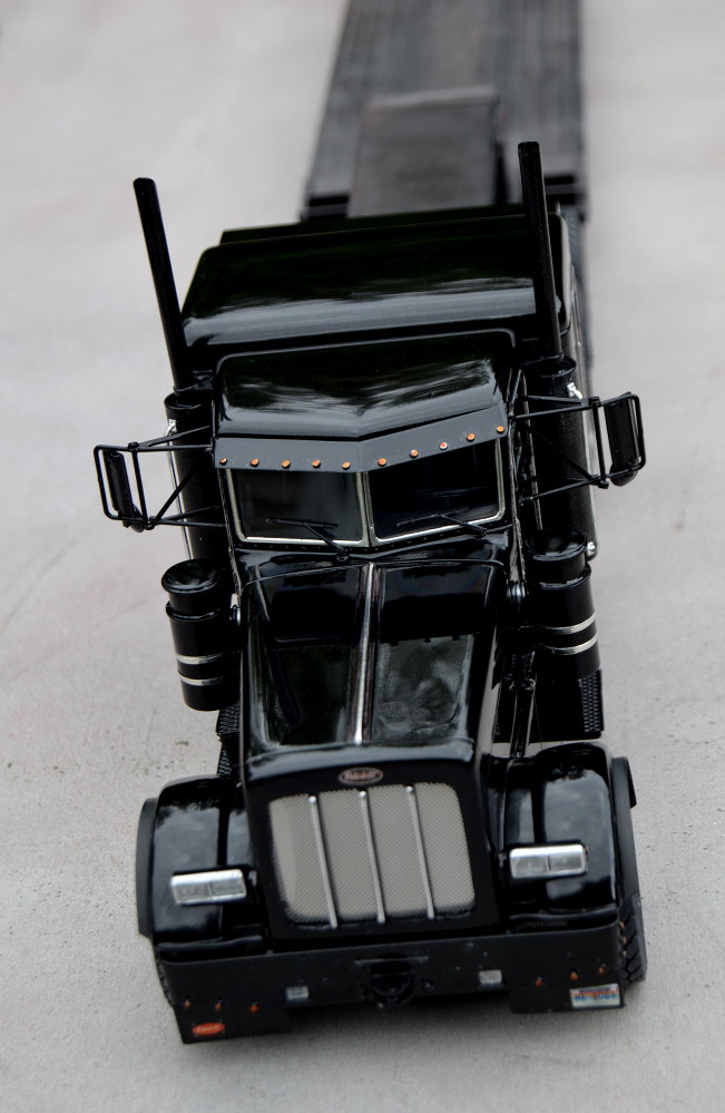 Photo: 389 Heavy Haul higher up pic 8 30 22 | Big Black 389 Heavy Haul ...