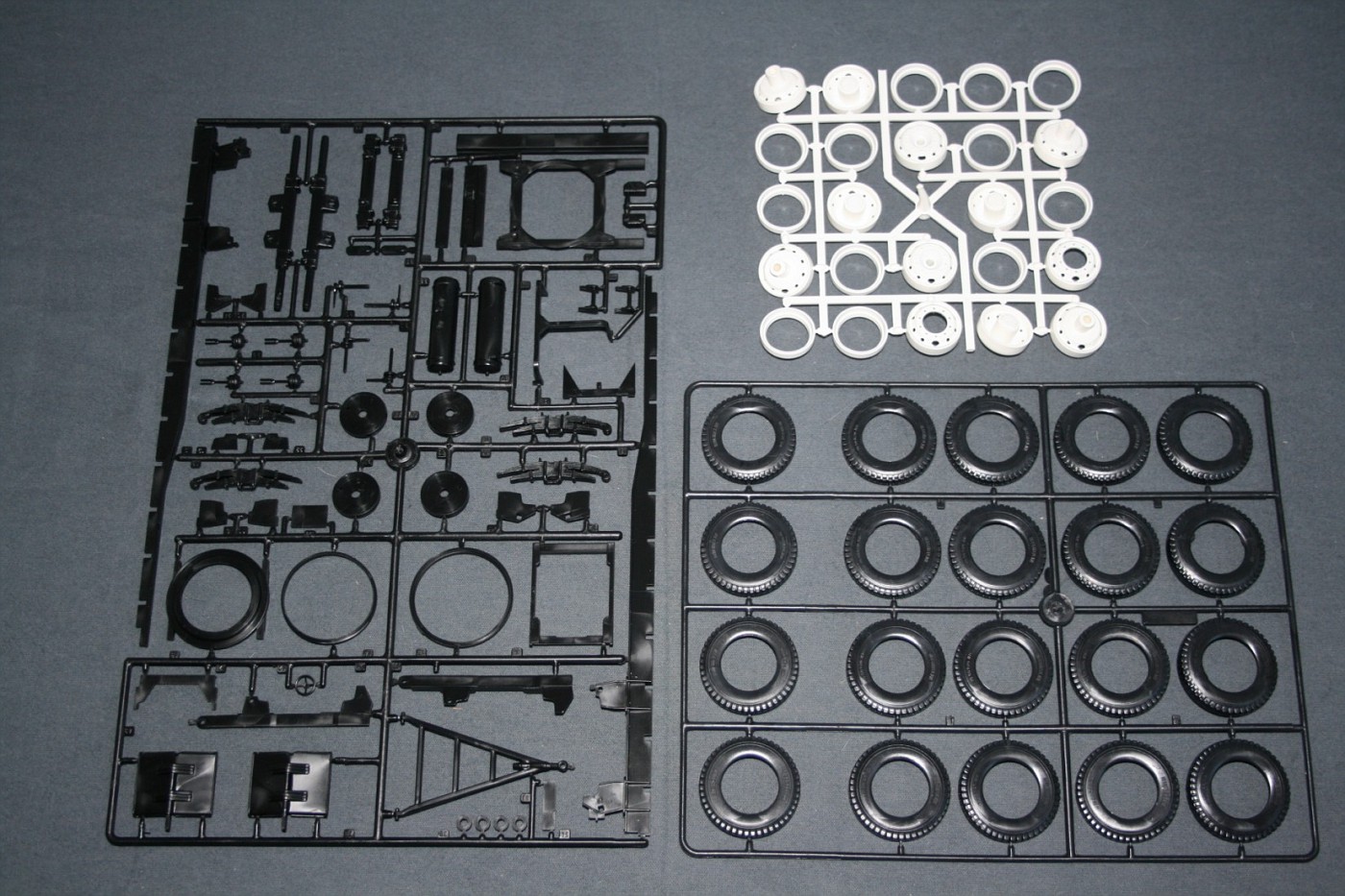 Photo: 7439 contents 5 | 07439 DAF 3300 and trailer Revell 1-24 album ...
