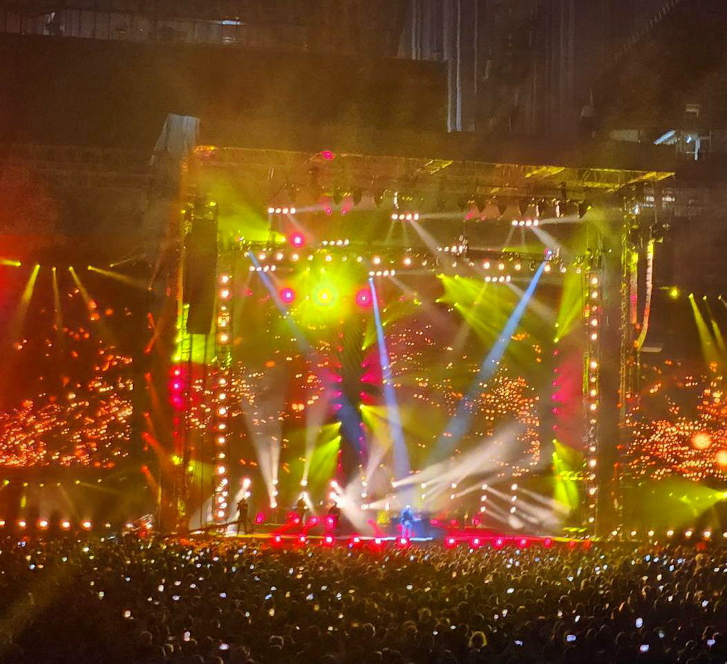 Photo: The Stage Lights Up as Billy Joel Completes His Song "Uptown ...
