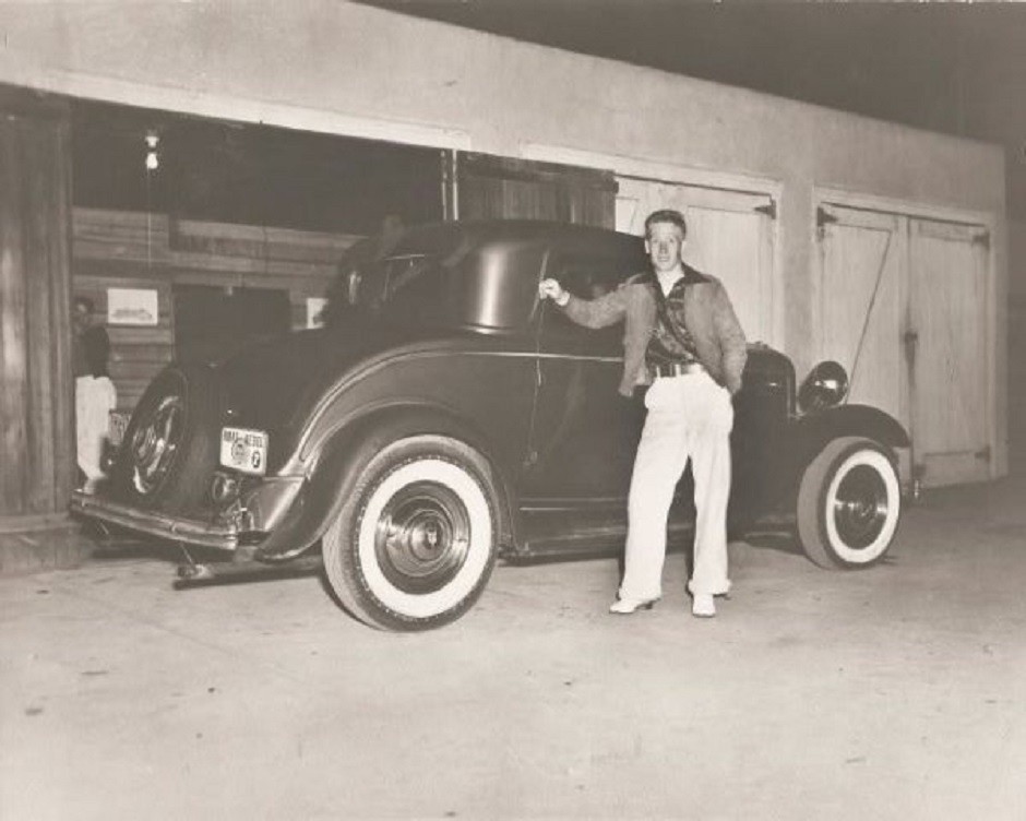 Photo: Deuce 3w coupe | A TRIBUTE TO 90 YRS OF THE 32 FORD IN BLACK ...